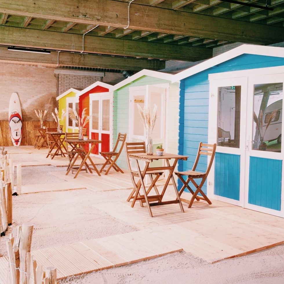 INDOOR OVERNACHTEN IN EEN VINTAGE CARAVAN OF STRANDHUISJE IN AMSTERDAM